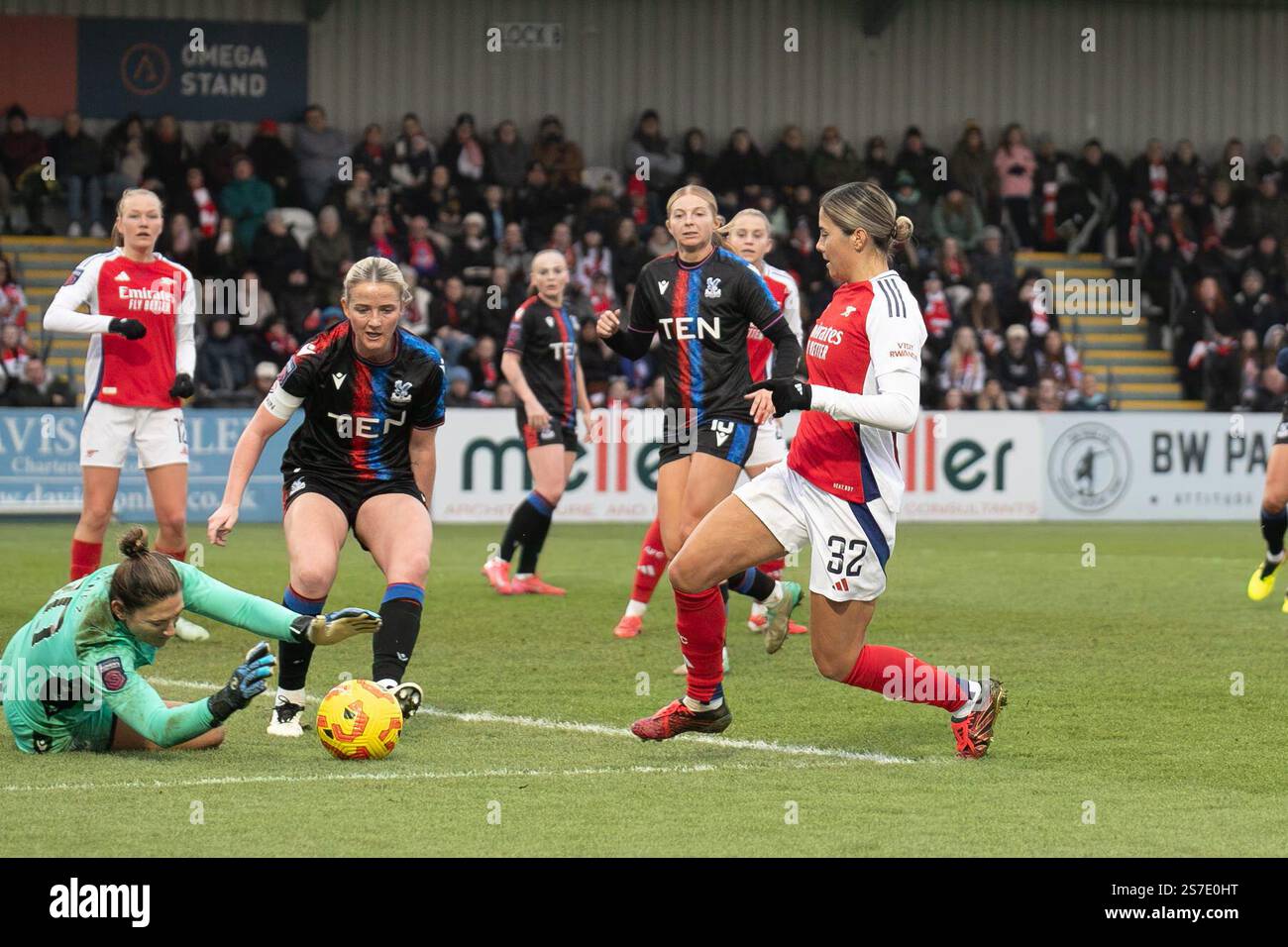 LONDON, ENGLAND - JANUARY 19: Kyra Cooney-Cross of Arsenal Women and ...
