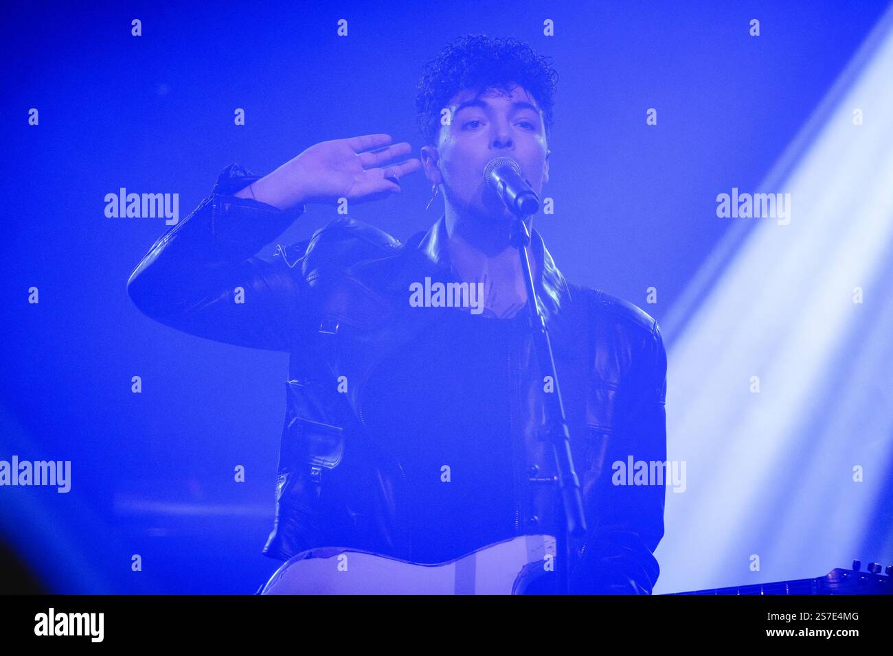 Singer stash hi-res stock photography and images - Alamy