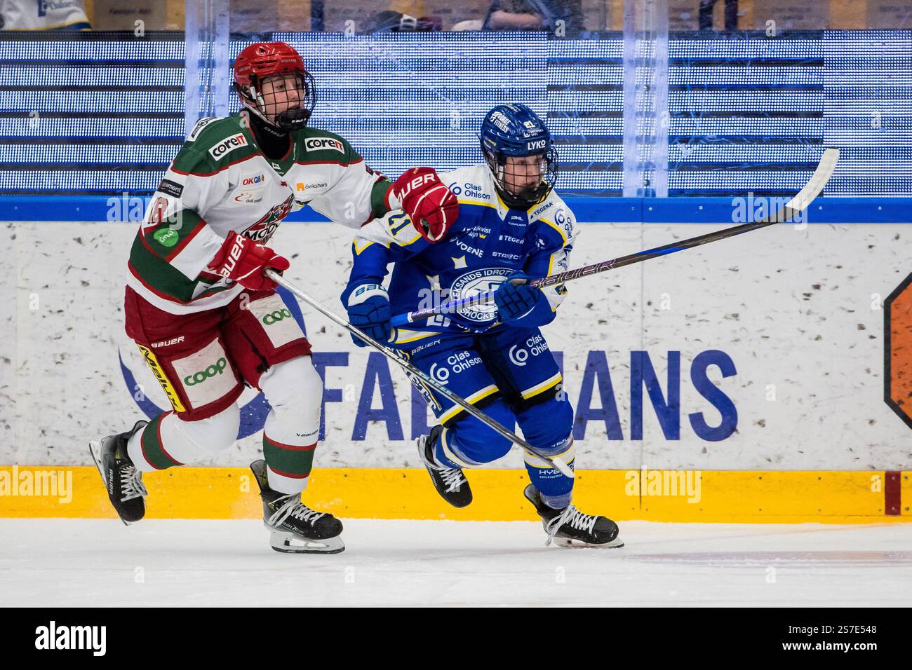 Leksand, Sverige. 19th Jan, 2025. 250119 Modos Elsa Åberg och Leksands Emilie Kruse Johansen ...