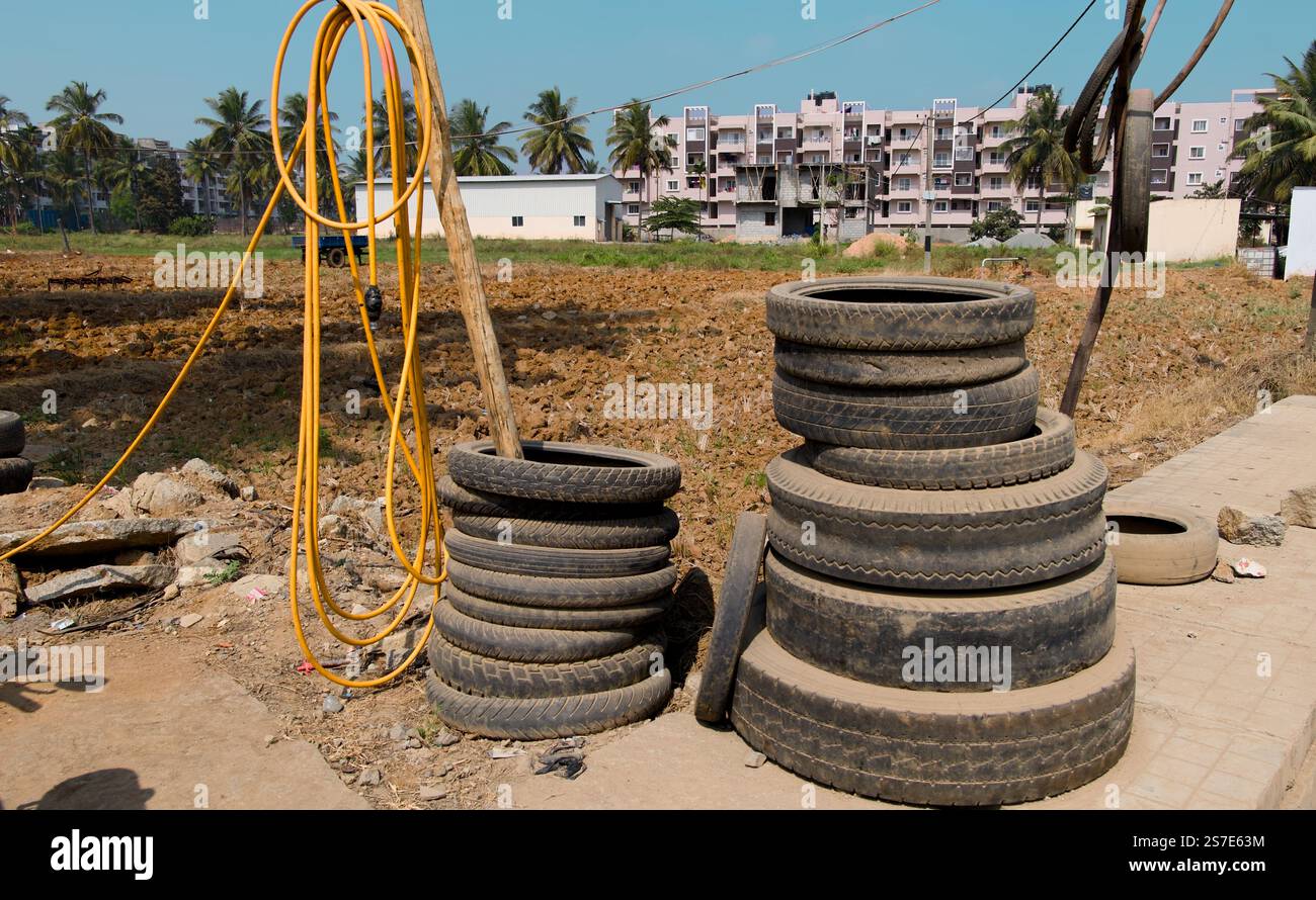 Worn tires hint hi-res stock photography and images - Alamy