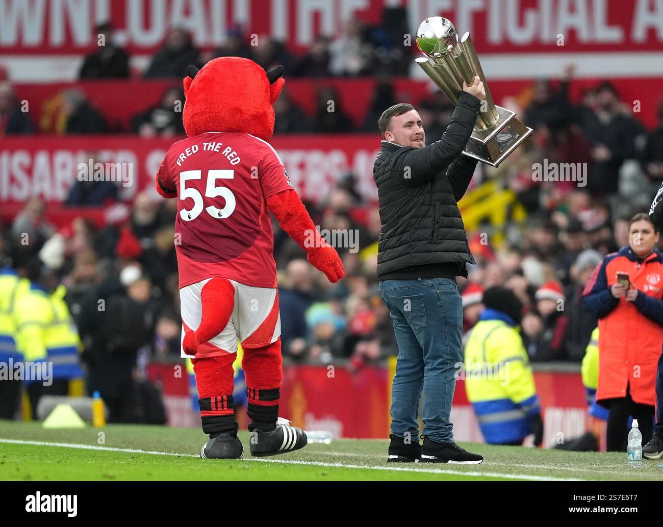 Sid waddell trophy luke littler hi-res stock photography and images - Alamy