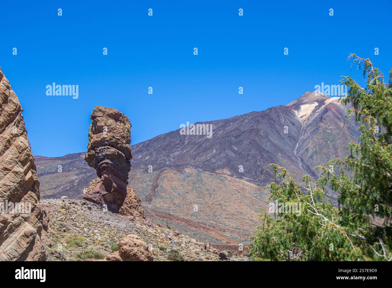 The Roques de García rock formation below the volcano Teide Stock Photo - Alamy