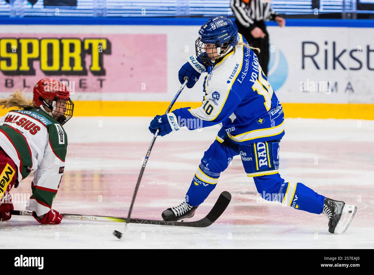 Leksand, Sverige. 19th Jan, 2025. 250119 Leksands Kiira Yrjänen under ishockeymatchen i SDHL ...