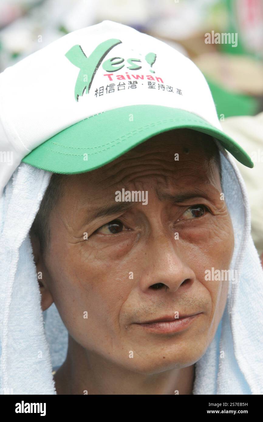 Supporters of the Democratic Progressive Party and pro-independent ...