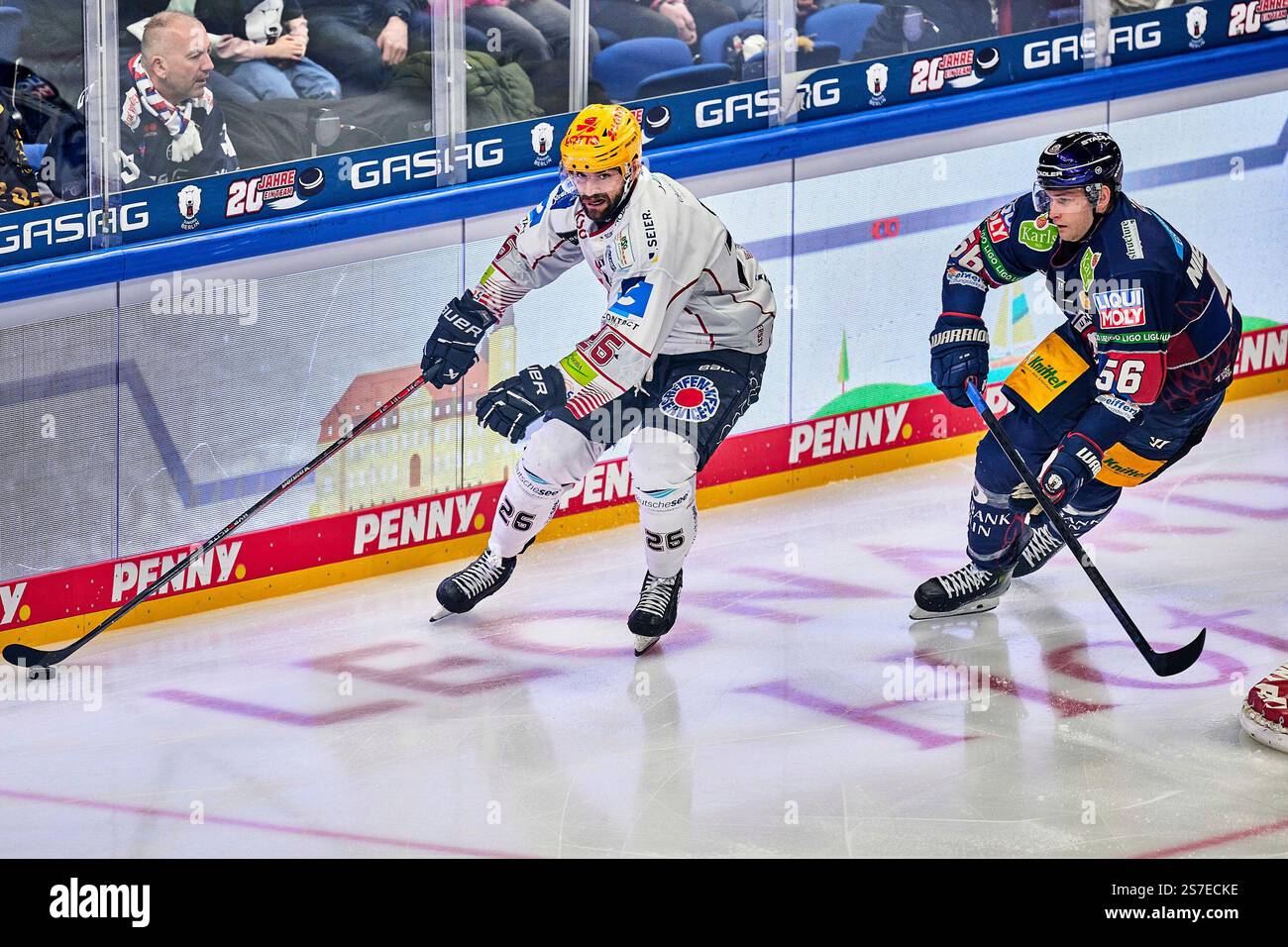 Dominik Uher (Fischtown Pinguins, #26), Markus Niemelaeinen (Eisbaeren ...
