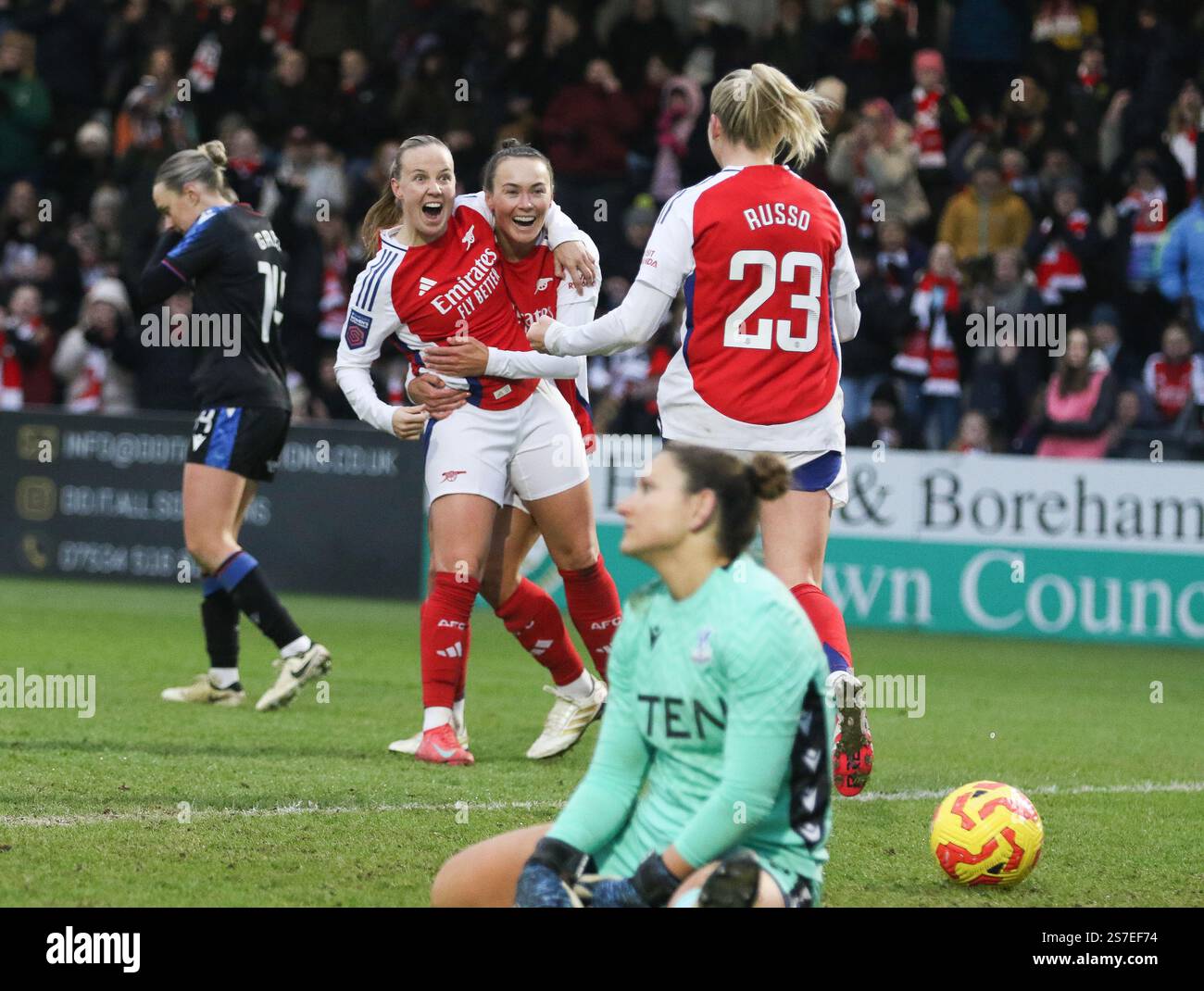 London, UK. 19th Jan 2025. Arsenal Players celebrate Beth Meads goal ...
