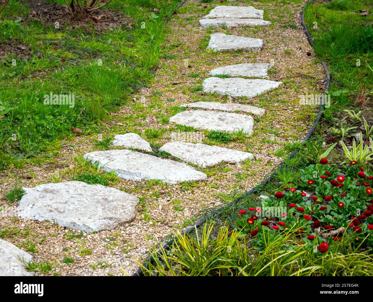 Garden path made of flat stones and gravel Stock Photo - Alamy