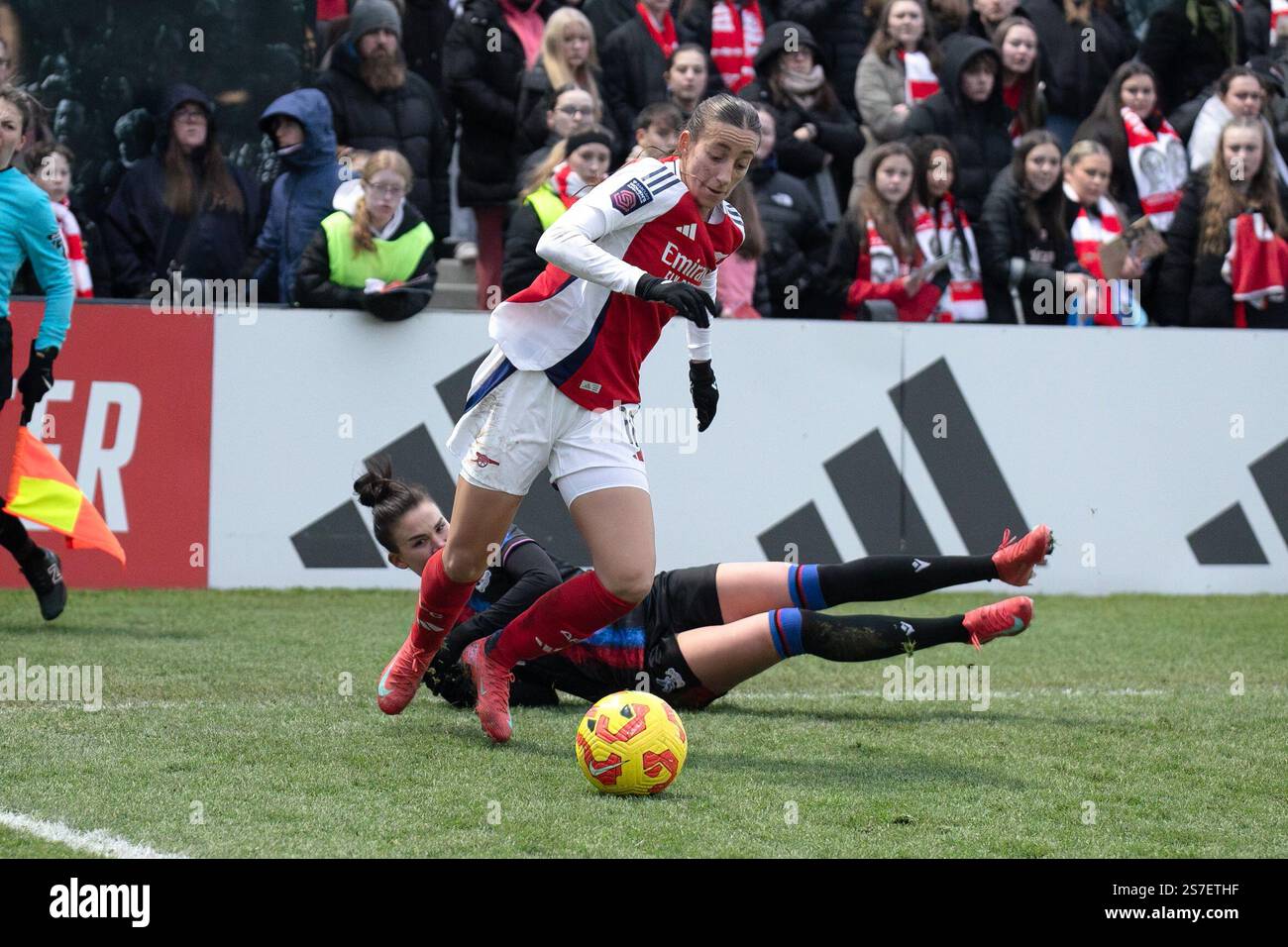 LONDON, ENGLAND - JANUARY 19: Rosa Kafaji of Arsenal Women and Katrine ...
