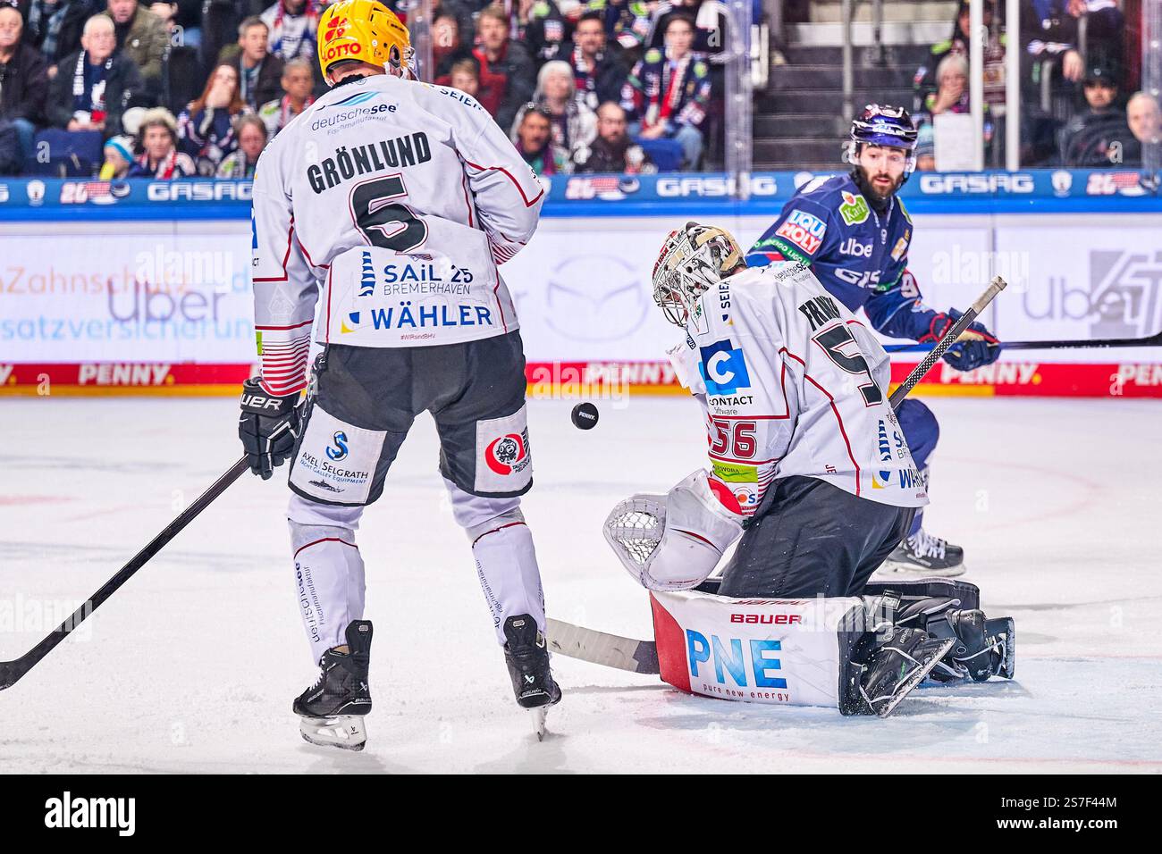 Andreas Groenlund (Fischtown Pinguins, #06), Maximilian Franzreb (Fischtown Pinguins, #56), Liam ...