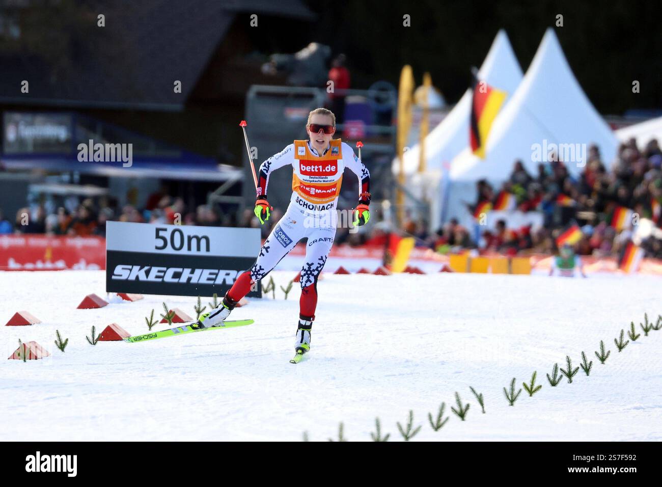 Ida Marie Hagen (Norwegen) bejubelt beim Zieleinlauf ihren Sieg beim ...