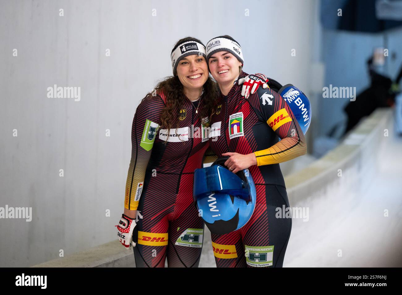 Kim Kalicki, Leonie Fiebig (Deutschland) jubeln im Ziel ueber Platz 2 ...