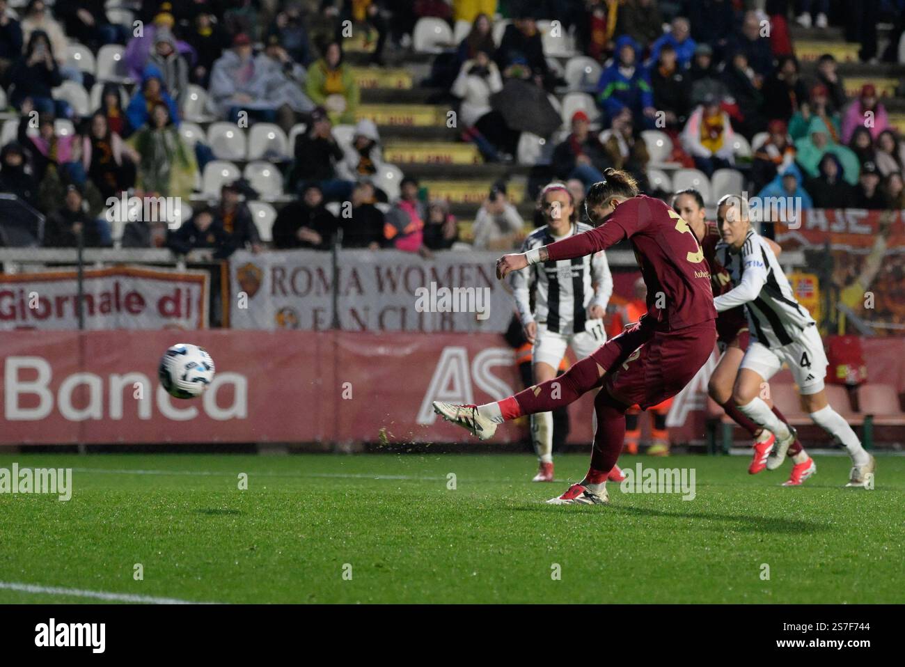 Rome, Italy. 19th Jan, 2025. AS Roma's Elena Linari goal 3-1 during the ...