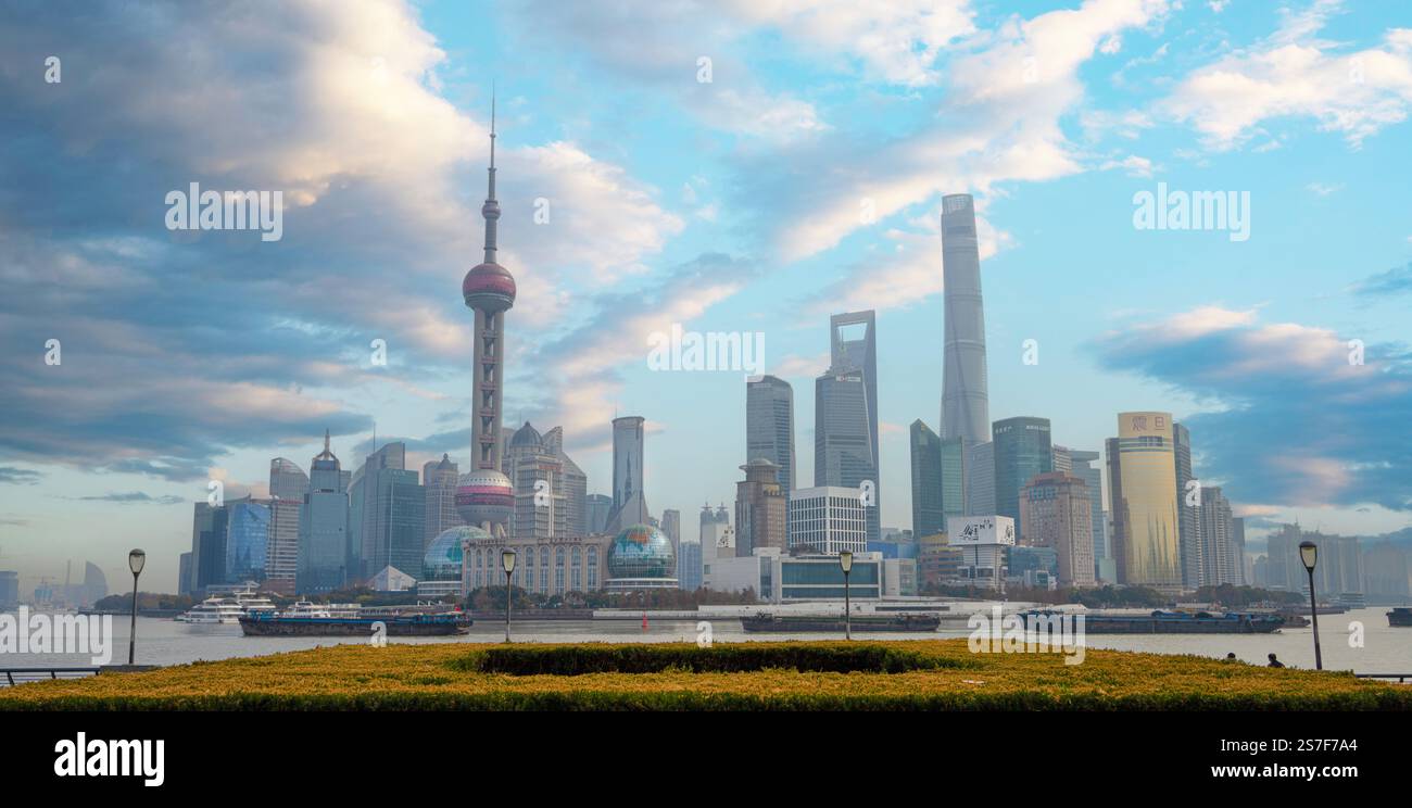 Shanghai city skyline on hi-res stock photography and images - Alamy