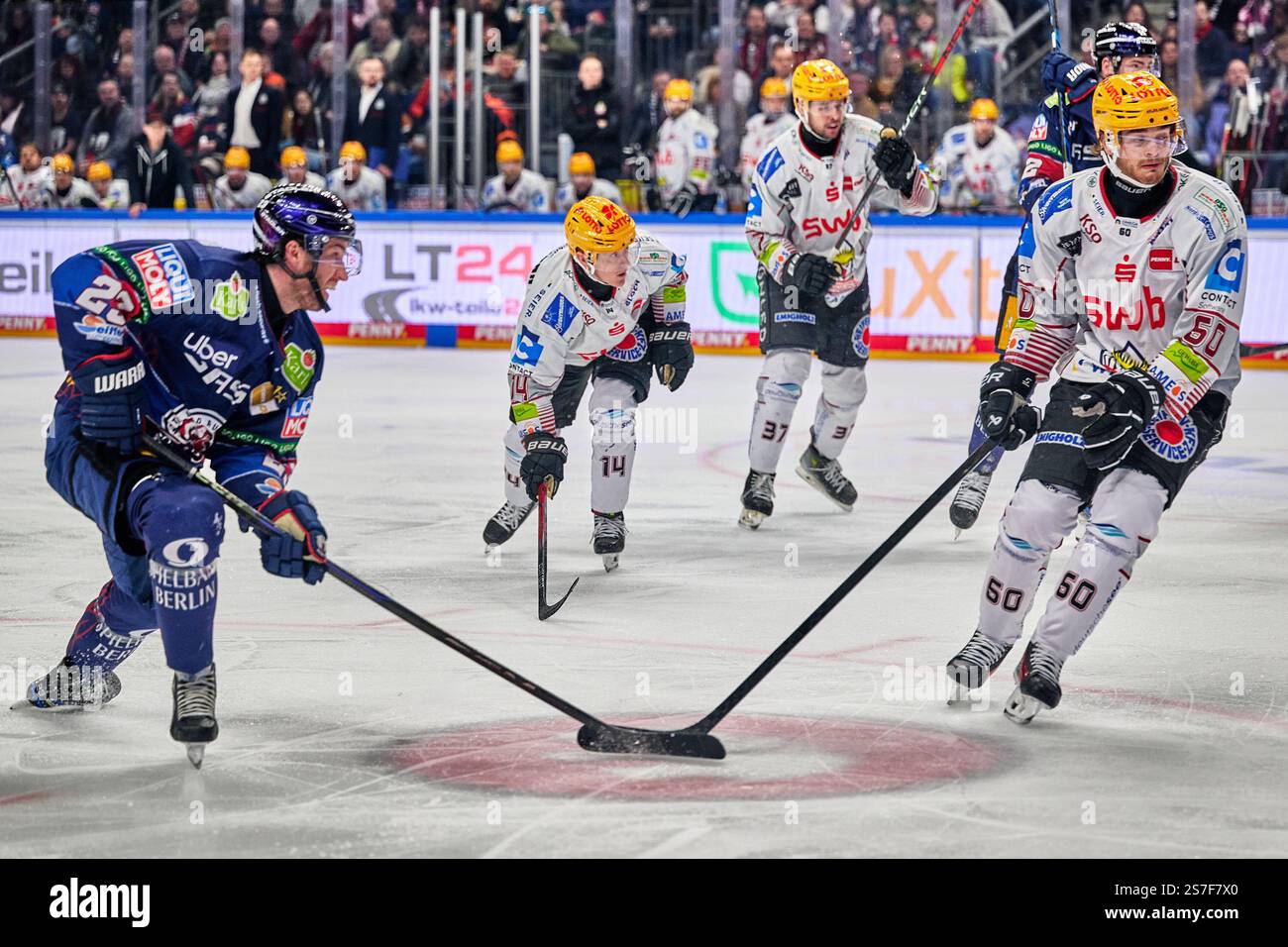 Blaine Byron (Eisbaeren Berlin, #23), Ross Mauermann (Fischtown Pinguins, #14), Markus ...