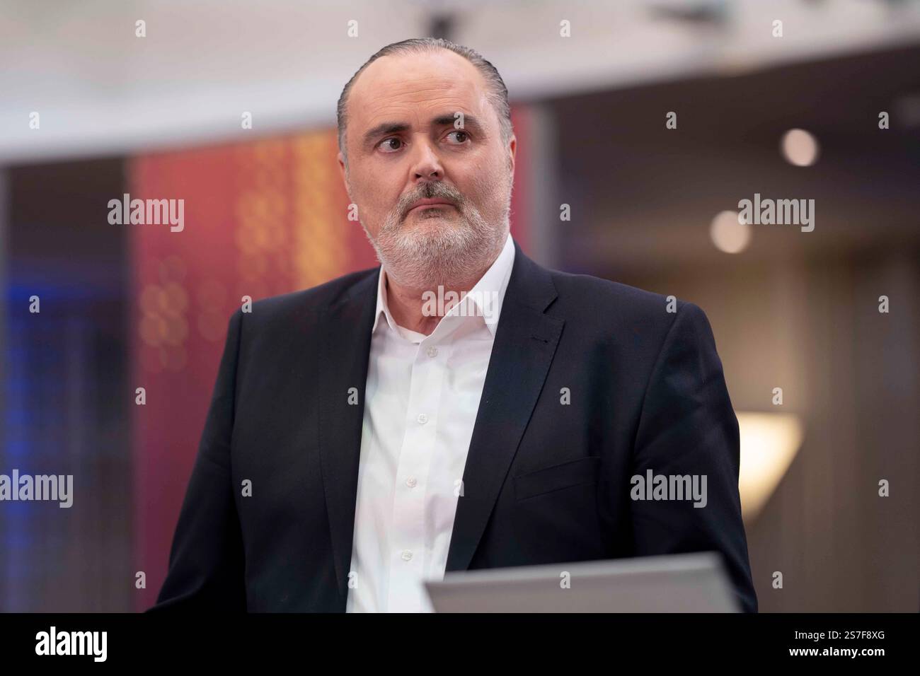 Television roundtable with the head of the local parties at local ...