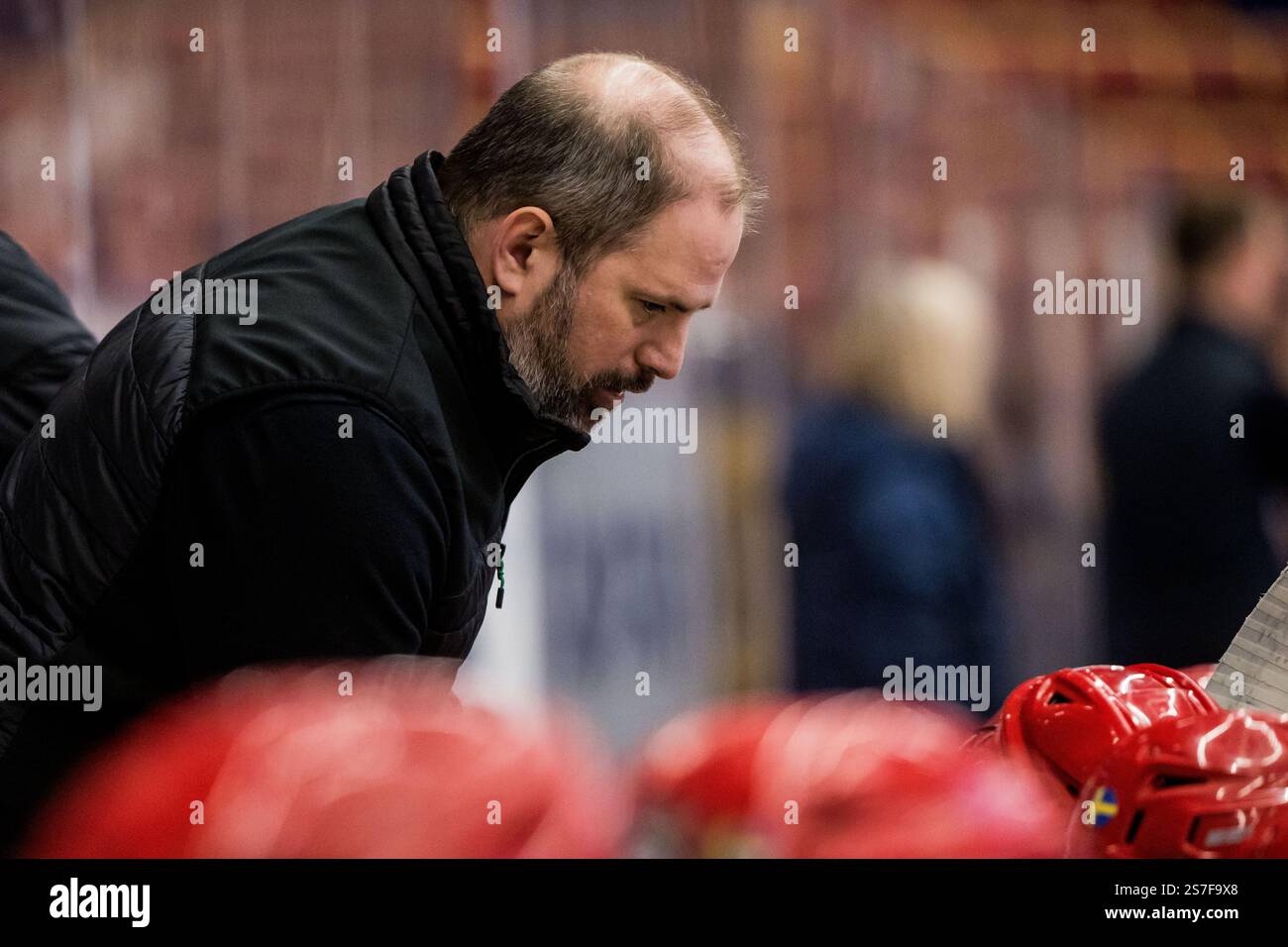 Leksand, Sverige. 19th Jan, 2025. 250119 Modos tränare Jared Cipparone ...