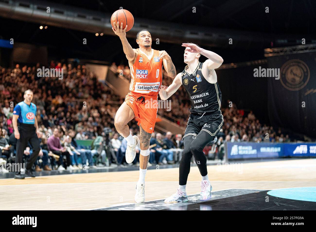 Braunschweig, Deutschland. 19th Jan, 2025. Nelson Weidemann (Nr. 0 ...
