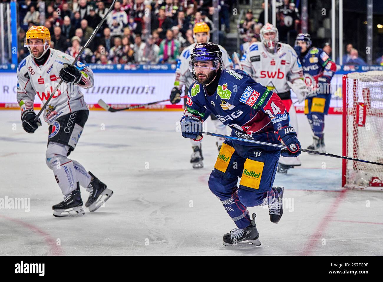 Berlin, Deutschland. 19th Jan, 2025. Liam Kirk (Eisbaeren Berlin, #94), GER, Eisbaeren Berlin vs ...