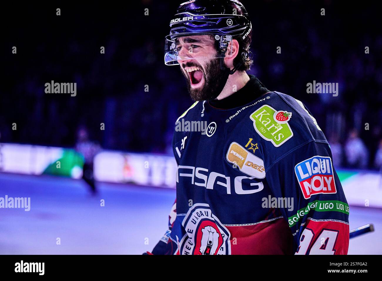 Berlin, Deutschland. 19th Jan, 2025. Liam Kirk (Eisbaeren Berlin, #94), jubelt ueber sein Tor ...