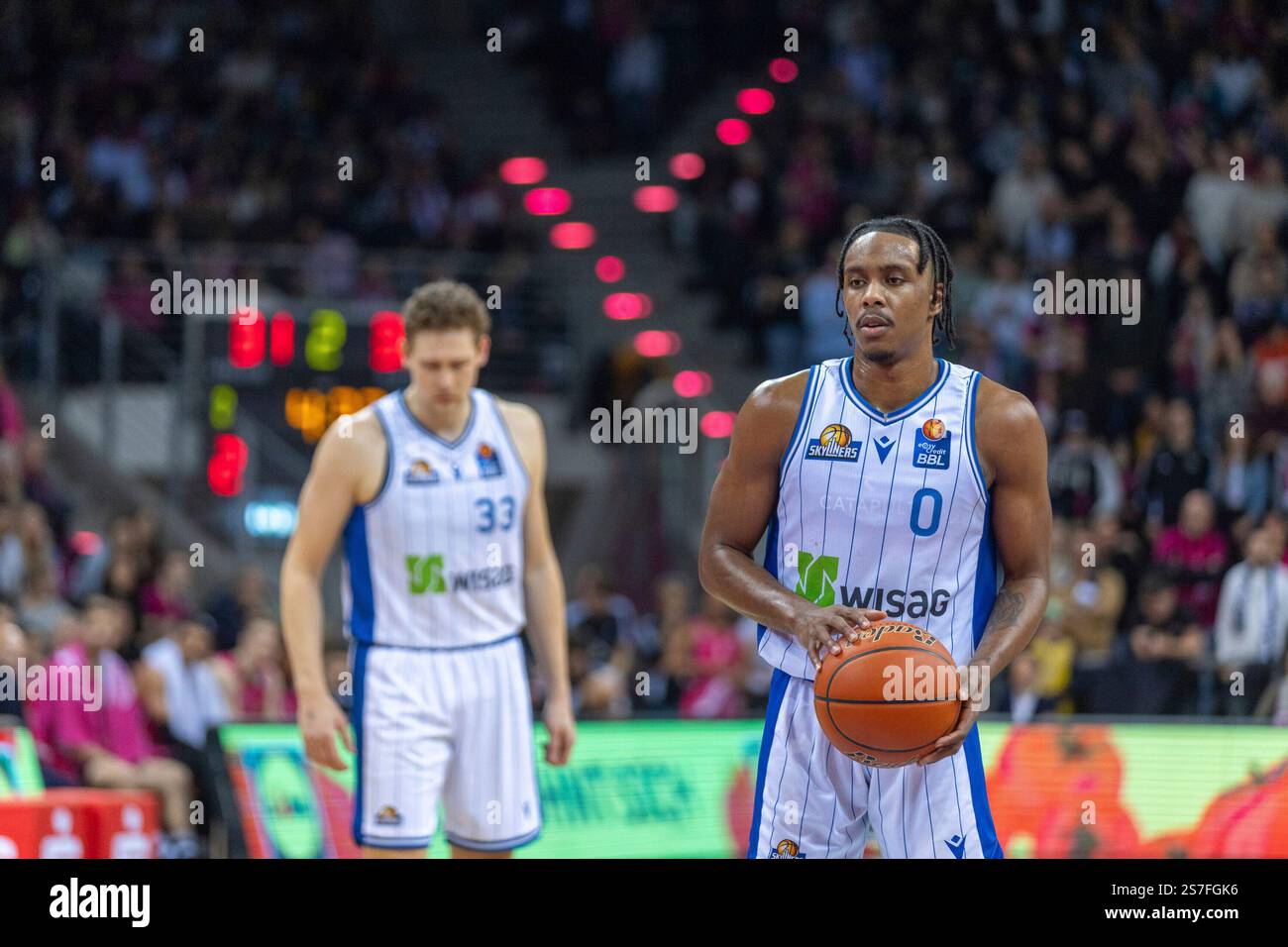Malik Parsons (Frankfurt Skyliners, #00) beim Freiwurf Telekom Baskets ...
