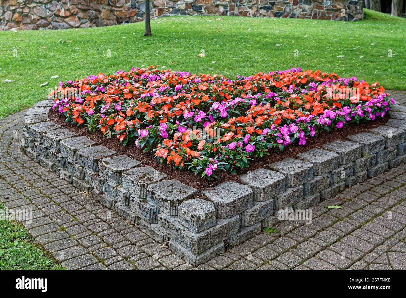 Grey cinder block surround hi-res stock photography and images - Alamy