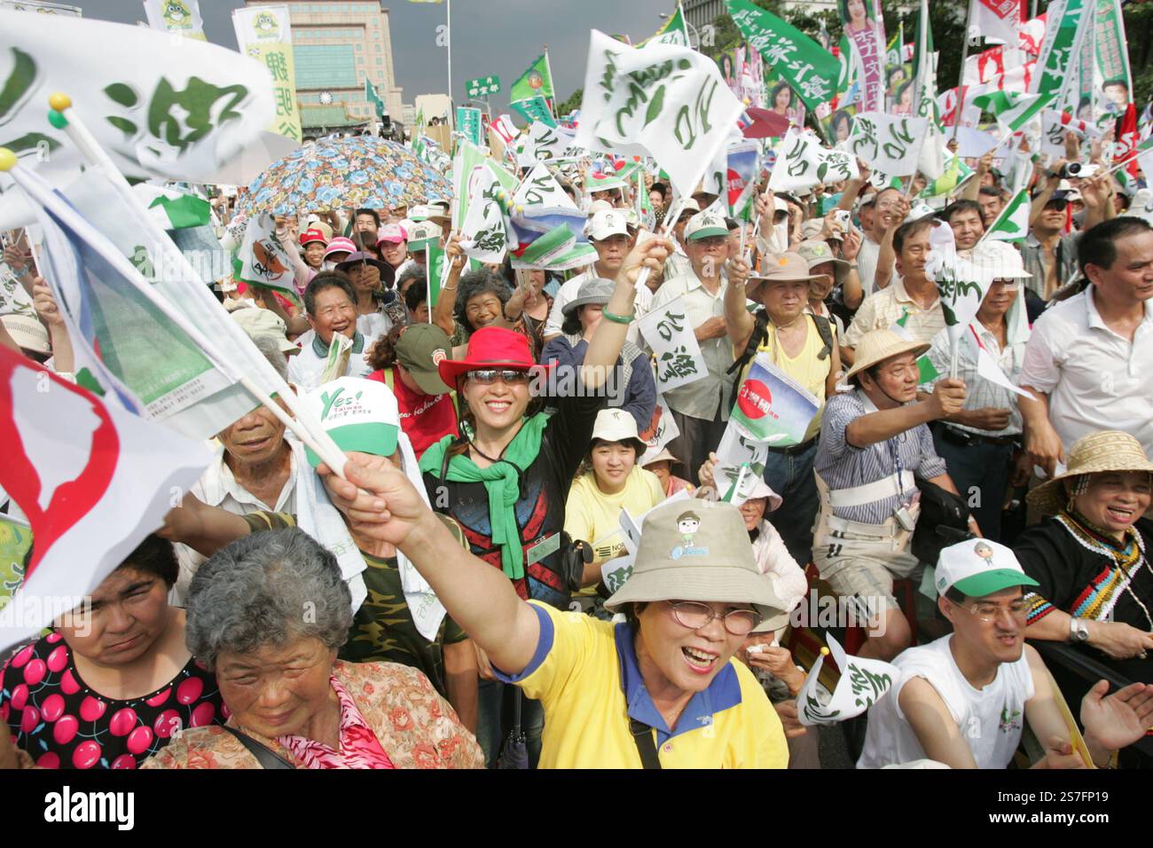 Supporters of the Democratic Progressive Party and pro-independent ...