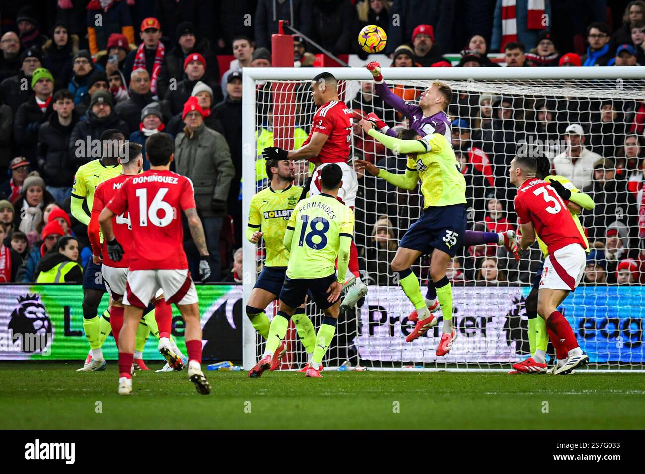 The City Ground, Nottingham, UK. 19th Jan, 2025. Premier League ...