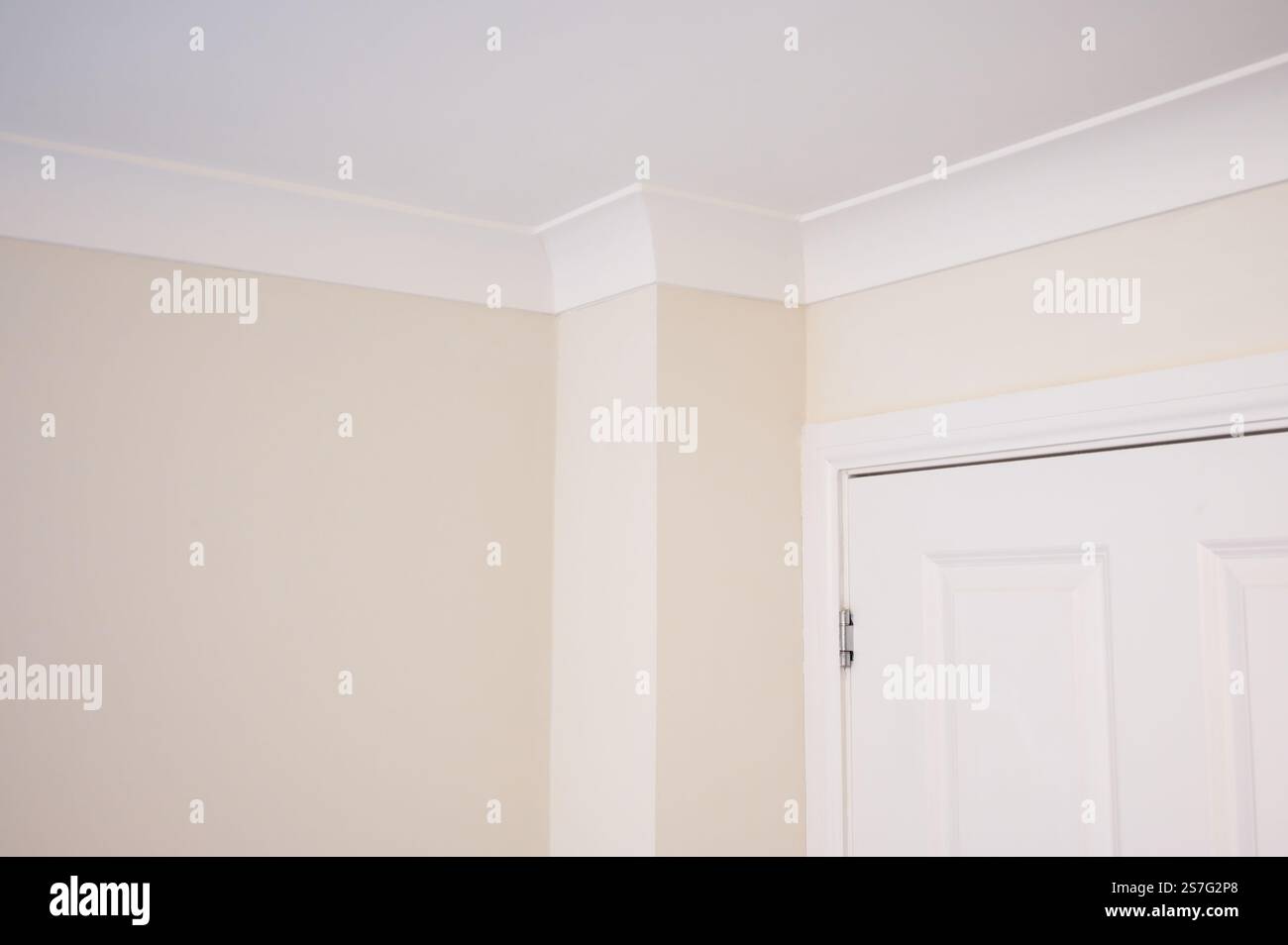 Coving installation painted white in new house Stock Photo - Alamy