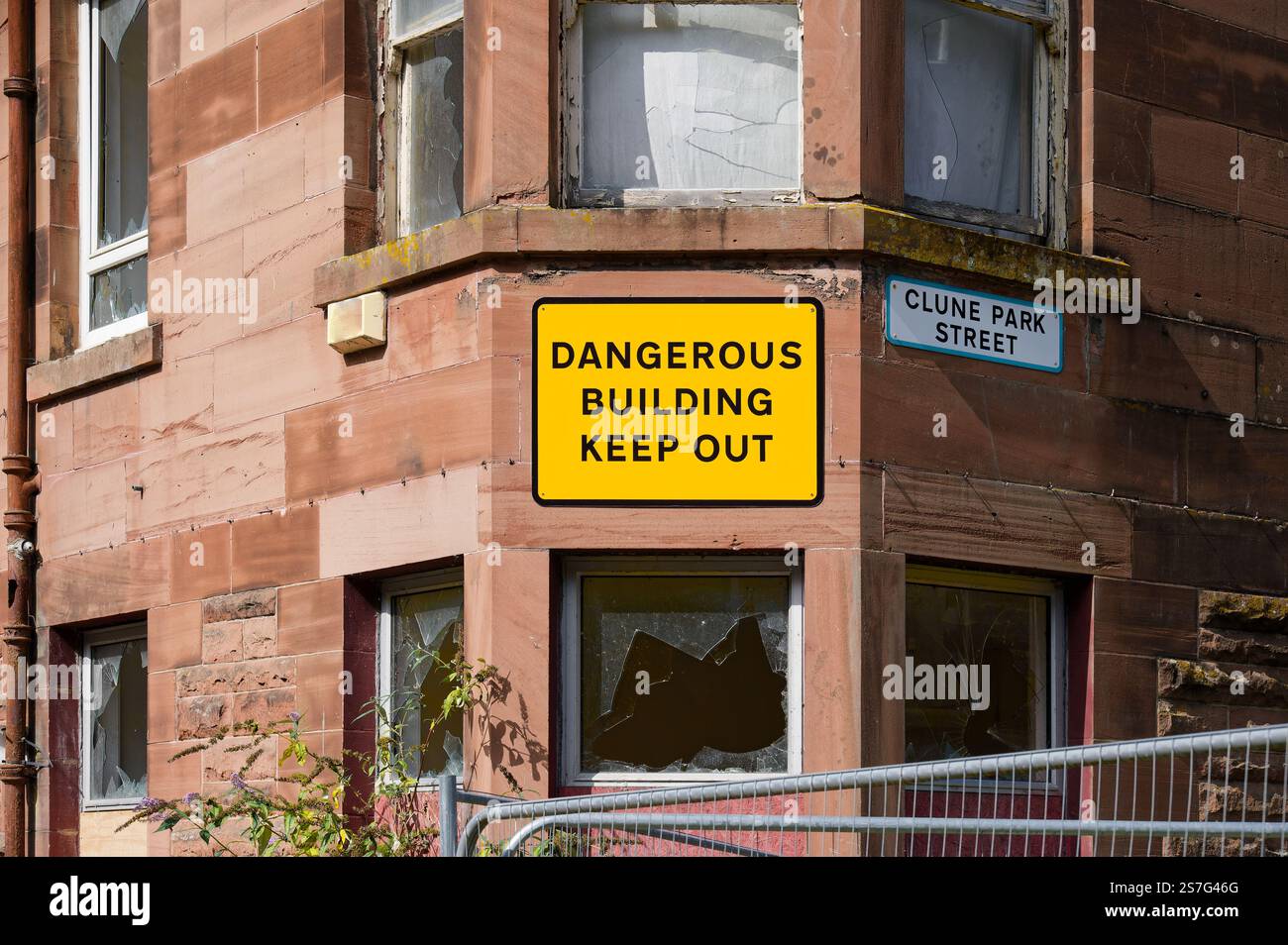 Dangerous building keep out sign on building ready to be demolished ...