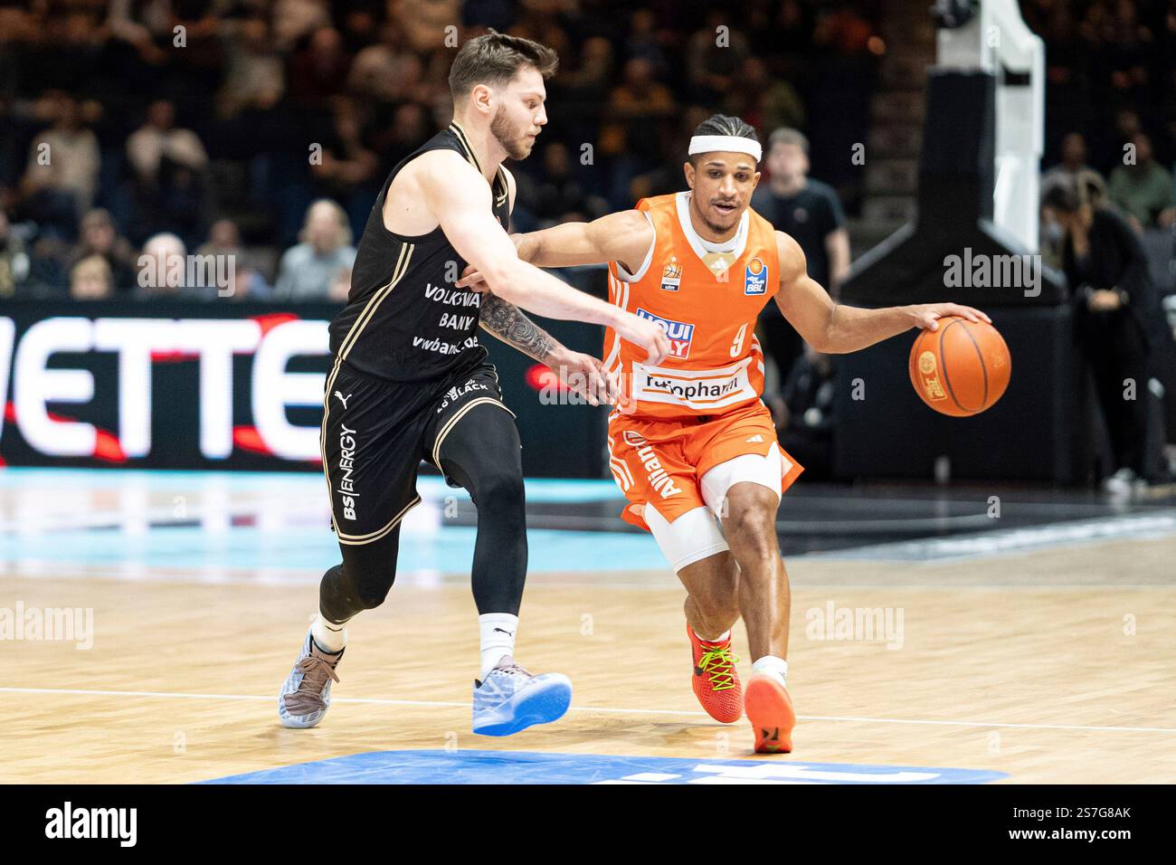 Braunschweig, Deutschland. 19th Jan, 2025. Alfonso Plummer (Nr. 9 ...