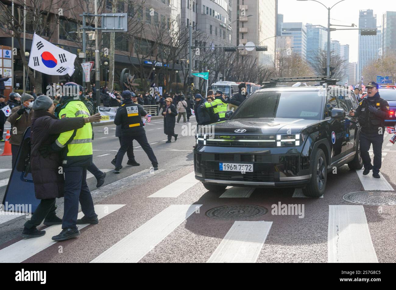 Presidential bodyguards and police are seen pushing supporters of the ...