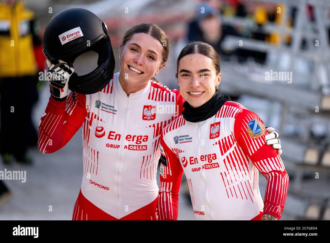 Linda Weiszewski, Klaudia Adamek (Polen) jubeln im Ziel ueber eine gute ...