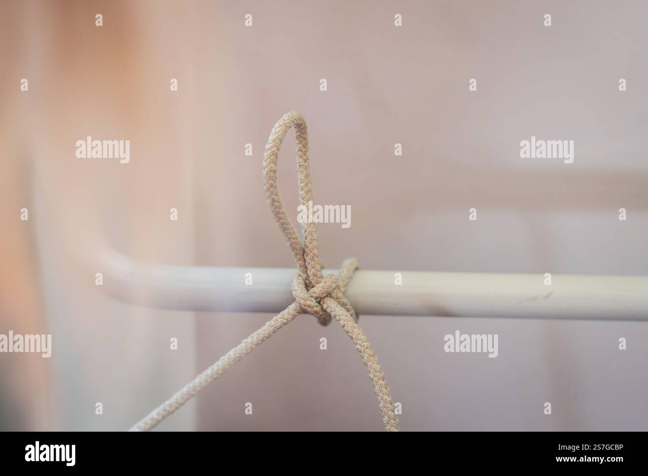 Draw loop hitch hi-res stock photography and images - Alamy