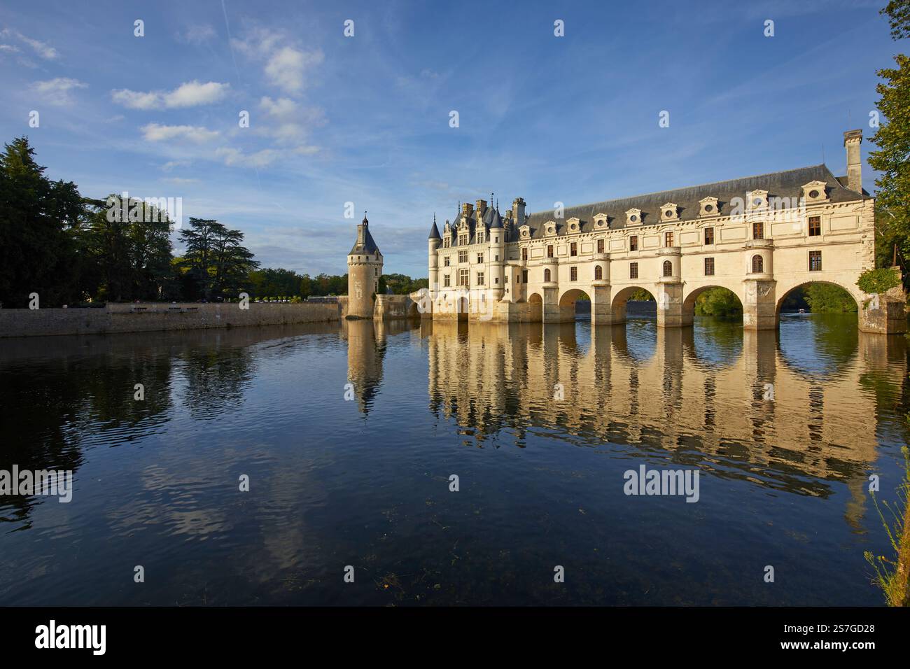 The historical Chateau de Chenonceau on the Cher river, Loire Valley, France Stock Photo - Alamy
