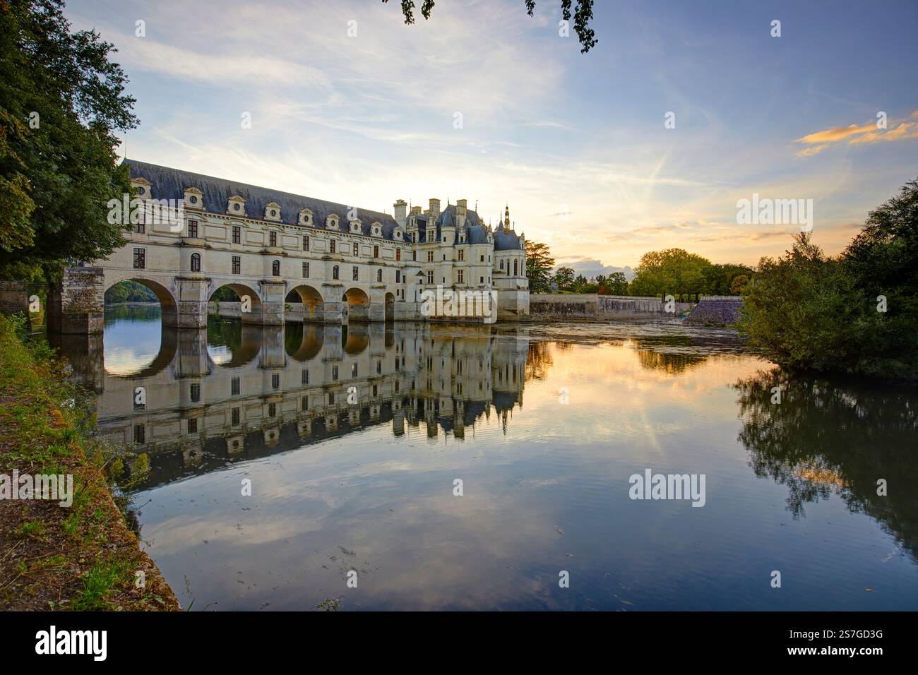 The historical Chateau de Chenonceau on the Cher river, Loire Valley, France Stock Photo - Alamy