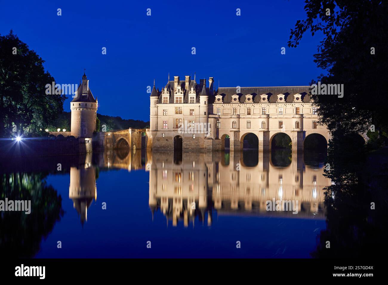 The historical Chateau de Chenonceau on the Cher river, Loire Valley, France Stock Photo - Alamy