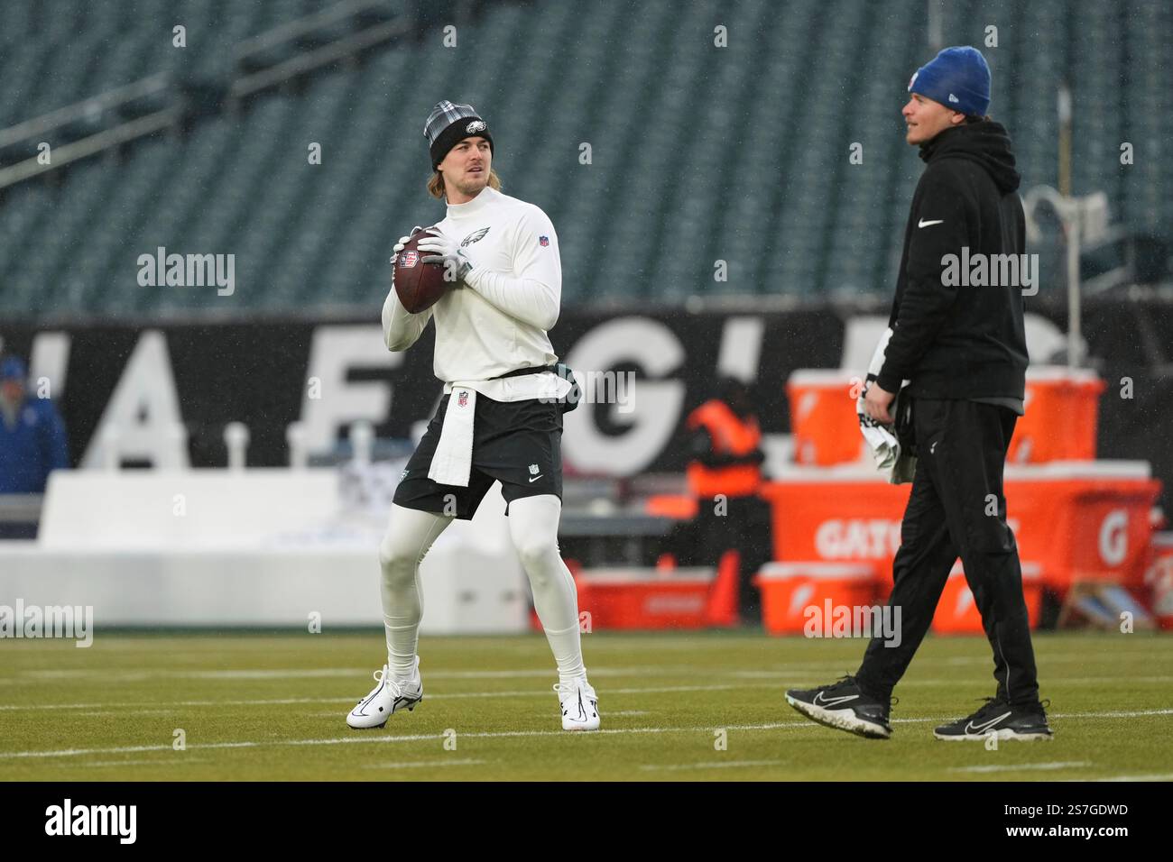 Philadelphia Eagles quarterback Kenny Pickett (7) warms up before an ...
