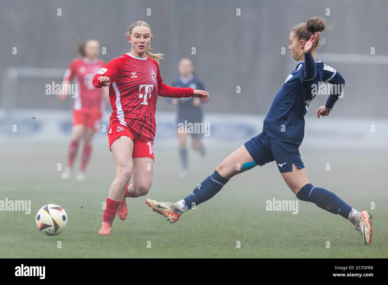 Carlotta Imping (1. FC K?ln, #14), Franziska Wenzel (VfL Bochum, #31 ...
