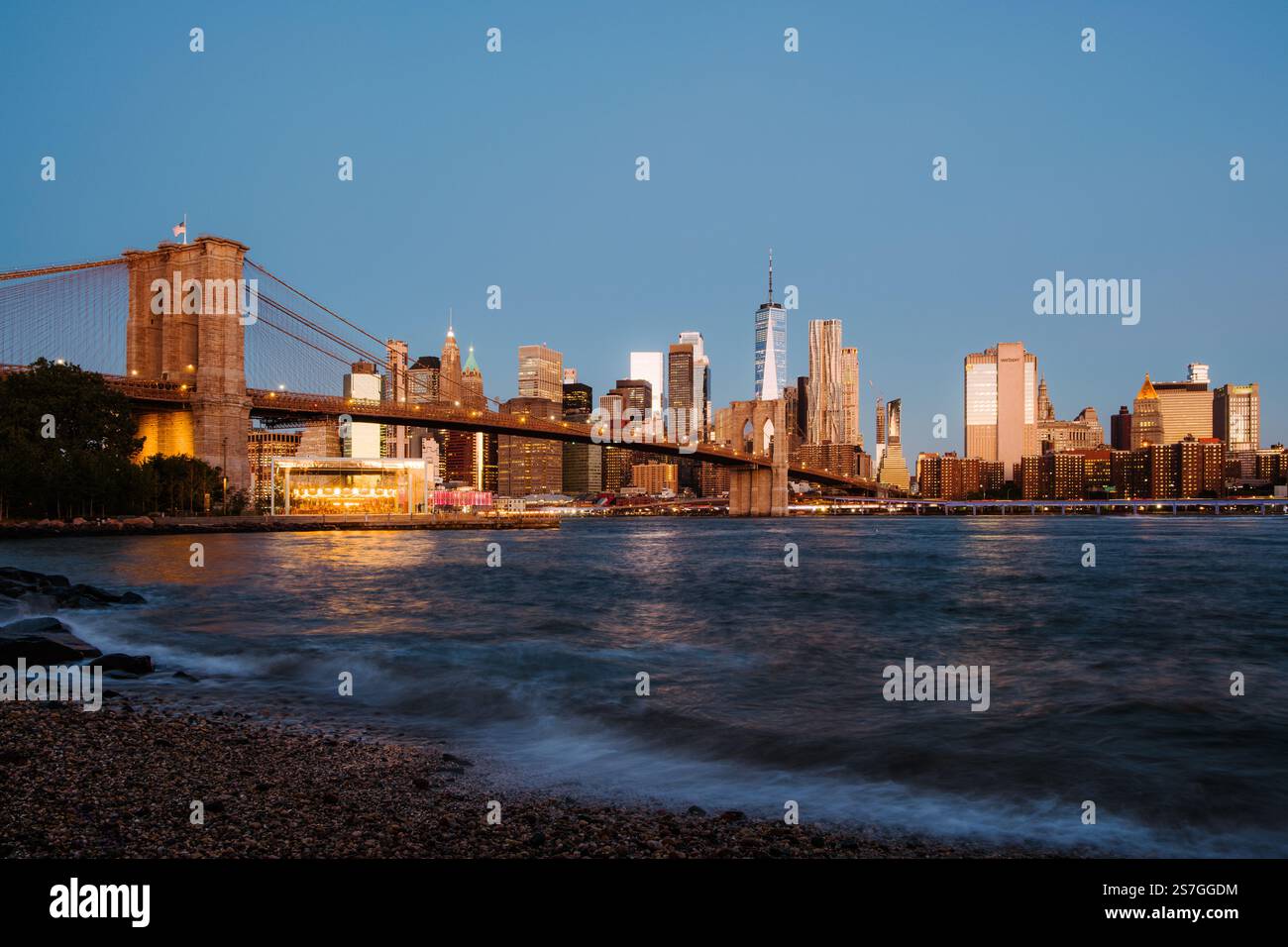 The Brooklyn Bridge and the skyline of Manhattan, New York City, USA as ...