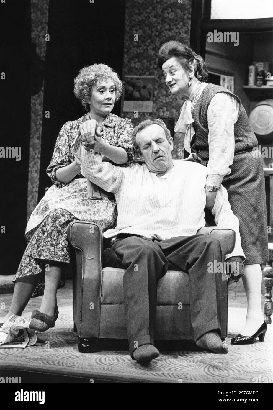 l-r: Joan Plowright (Connie Craven), Colin Blakely (Wilfred Craven ...