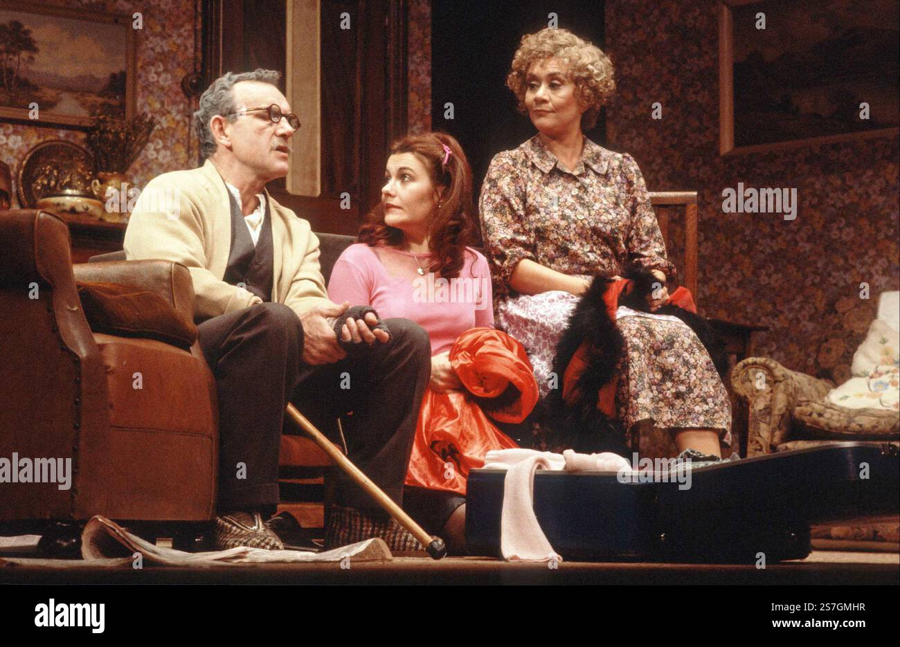 l-r: Colin Blakely (Wilfred Craven), Susan Littler (Linda Craven), Joan ...