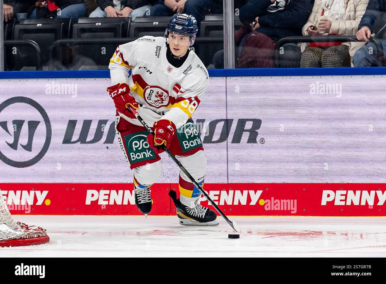 Max Balinson (Duesseldorfer EG, #58). GER, EHC Red Bull Muenchen vs ...