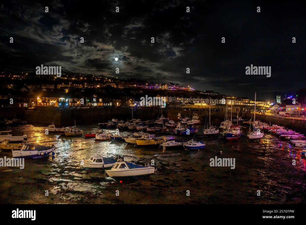 Super Blue Moon at Low Tide in Porthleven Harbour, Cornwall Stock Photo ...