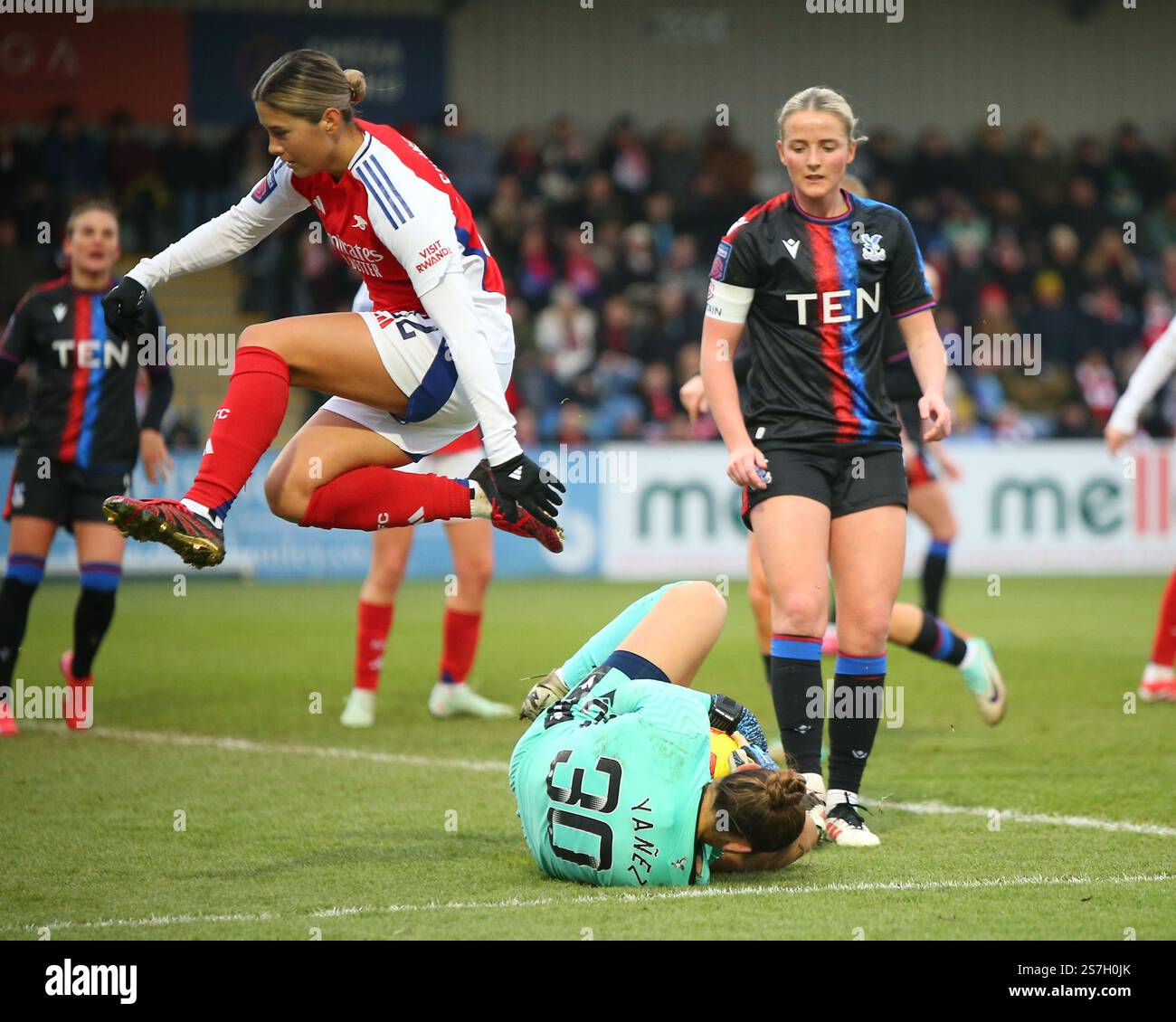 Borehamwood, England, January 19 2025: Kyra Cooney-Cross (32 Arsenal ...
