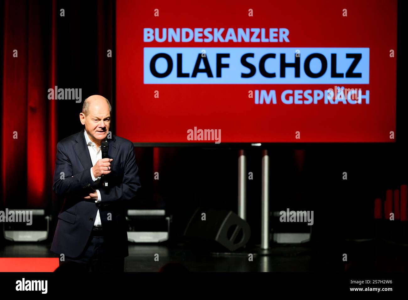 Bundeskanzler Olaf Scholz macht Wahlkampf 19.01.2025 Schwalbach am ...
