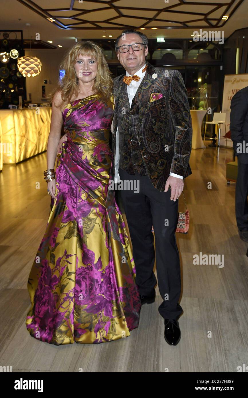 RECORD DATE NOT STATED Presseball Berlin Nanna Kuckuck mit Ehemann Dirk ...