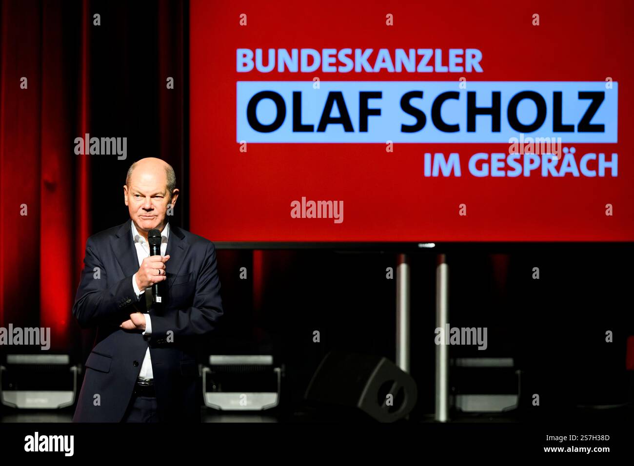 Bundeskanzler Olaf Scholz macht Wahlkampf 19.01.2025 Schwalbach am ...