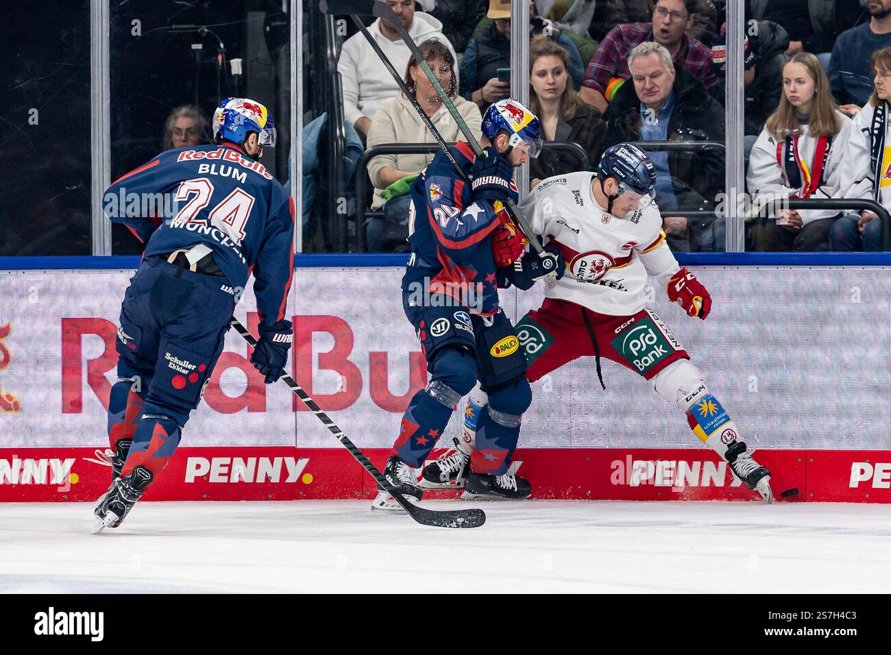 Muenchen, Deutschland. 19th Jan, 2025. Jonathan Blum (EHC Red Bull ...