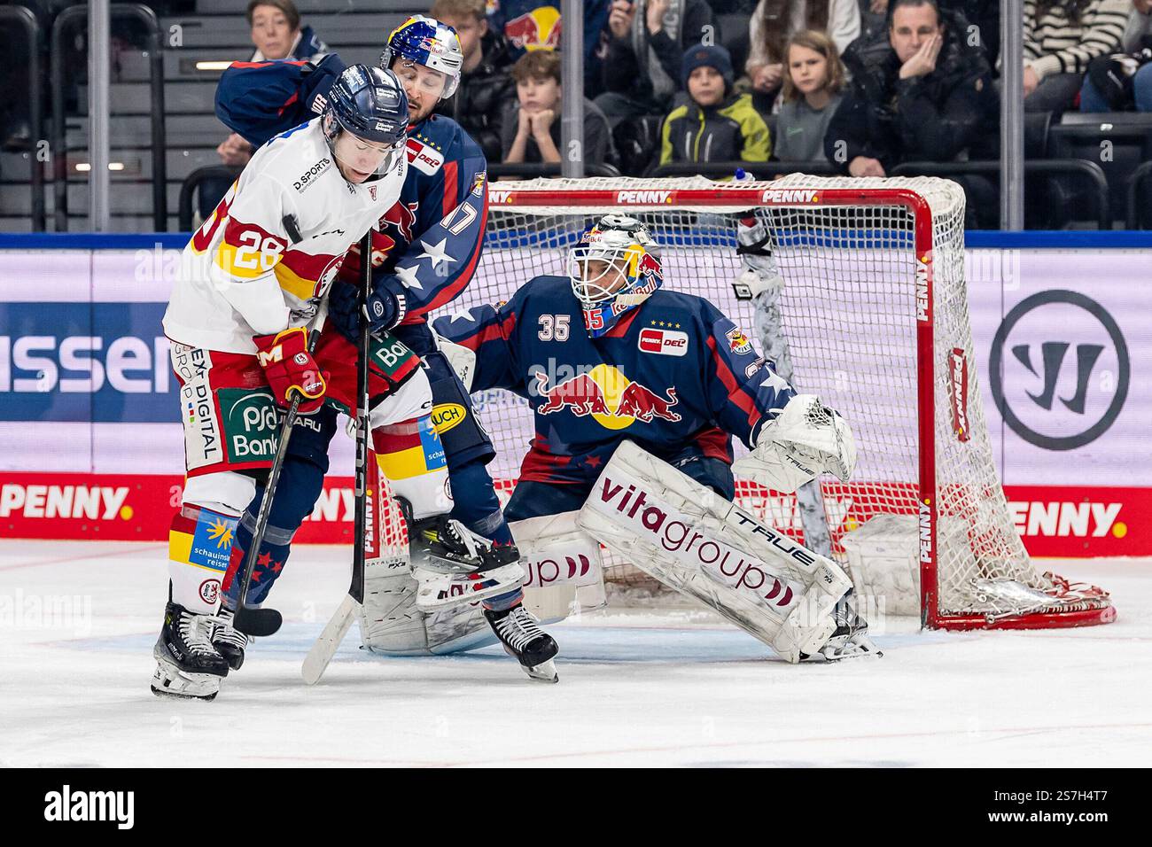 Muenchen, Deutschland. 19th Jan, 2025. Taro Hirose (EHC Red Bull ...