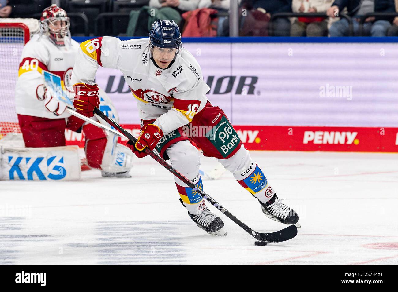 Muenchen, Deutschland. 19th Jan, 2025. Kyle Cumiskey (Duesseldorfer EG ...